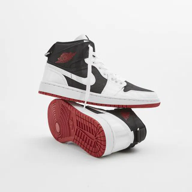 [해외배송] 나이키 조던 1 미드 SE 유틸리티 판다 NIKE DD9338-016