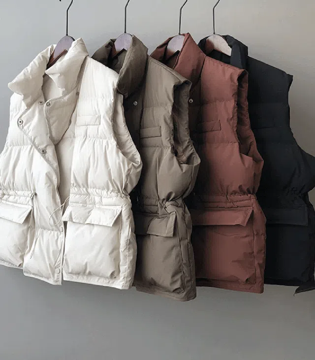 해외 와이드 스탠드 카라 다운 점퍼 조끼 겨울 필수품 허리 셔링 스크립 끈조절 슬림핏 자켓 숏패딩 바람막이 패딩조끼 겨울패딩 베스트 코트 캐주얼 높은카라 하프 롱패딩