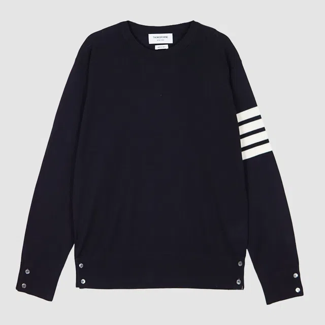 [럭스덕/국내당일] 톰브라운 23FW 4바 스트라이프 서스테이너블 메리노울 니트 MKA002A Y1014 415